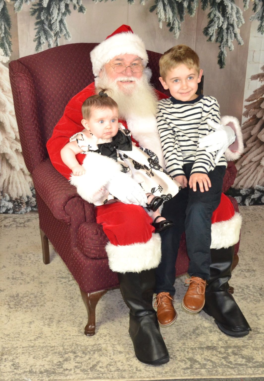 Left to right - 6-month-old Olivia Murray, Santa Claus, and 5-year-old ...